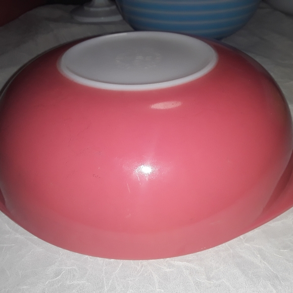 VINTAGE PINK PYREX | Kitchen | Vintage Pyrex 24 Flamingo Pink Baking ...